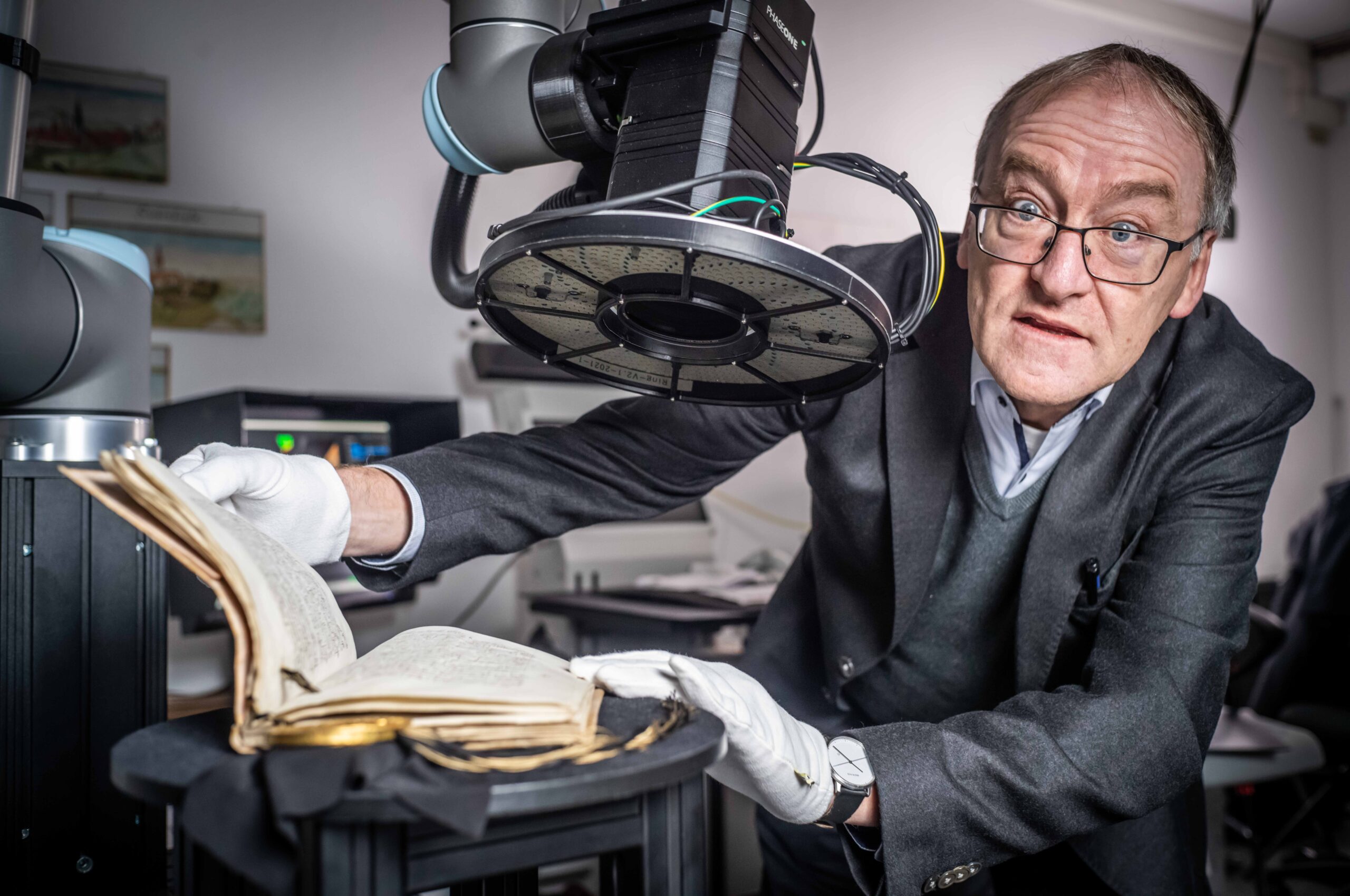 Archivgut wird im Landesarchiv Stuttgart digital greifbar gemacht ...