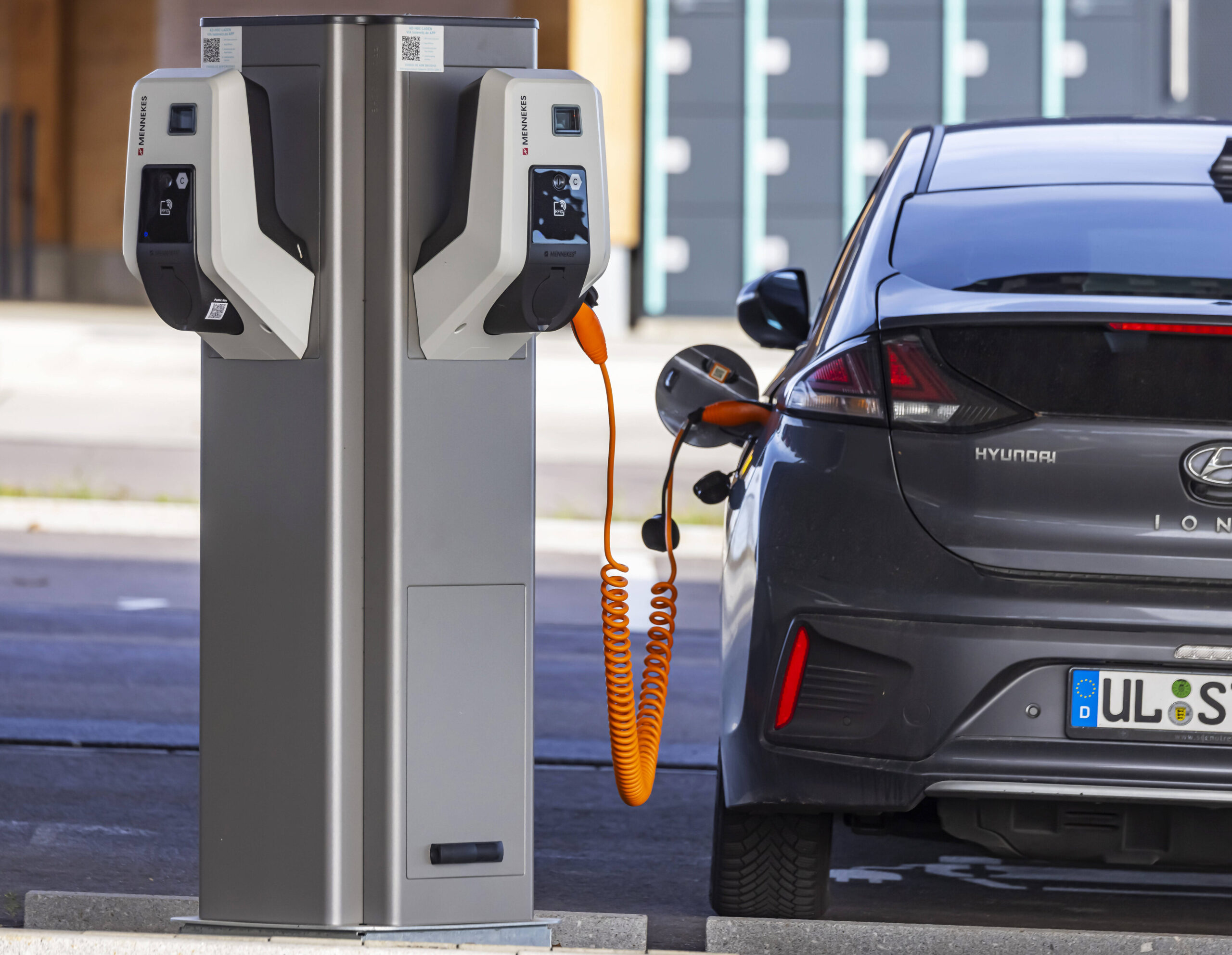 Unterschiede bei Ladeinfrastruktur für E-Autos groß | Staatsanzeiger BW