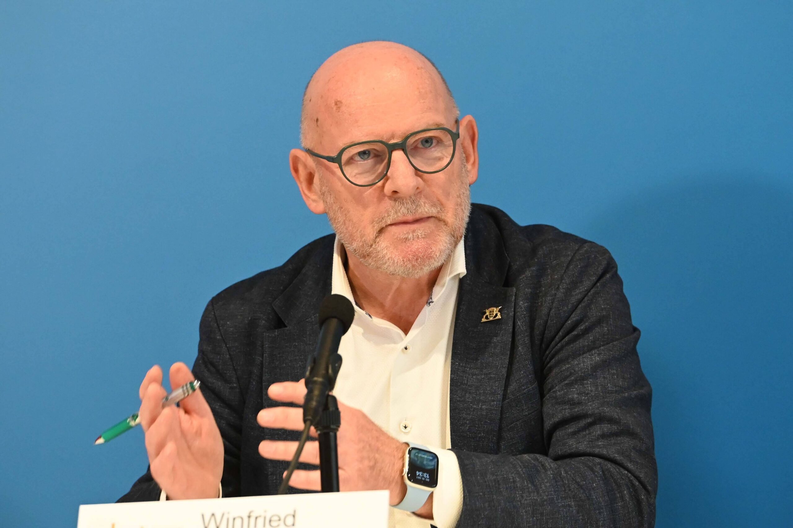 Verkehrsminister Winfried Hermann nutzt die Gelegenheit zur ...